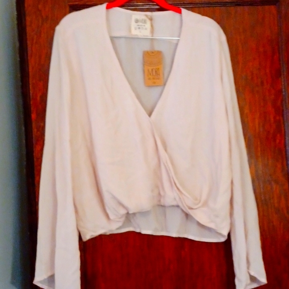 Mora Surf Boutique | Tops | Nwt Mora Surf Boutique Bell Sleeve ...